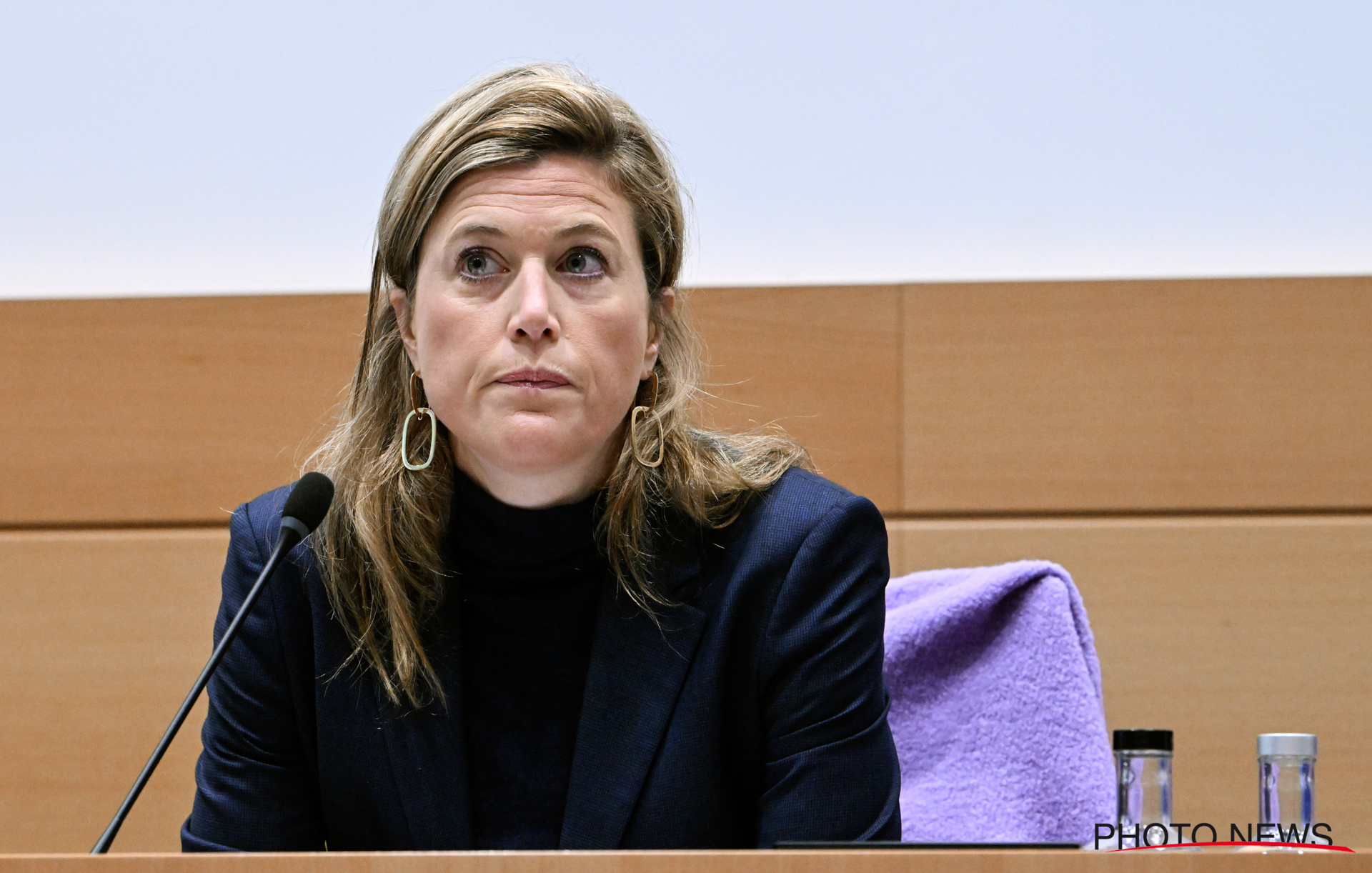 Wil Annelies Verlinden wapens van politie afnemen?