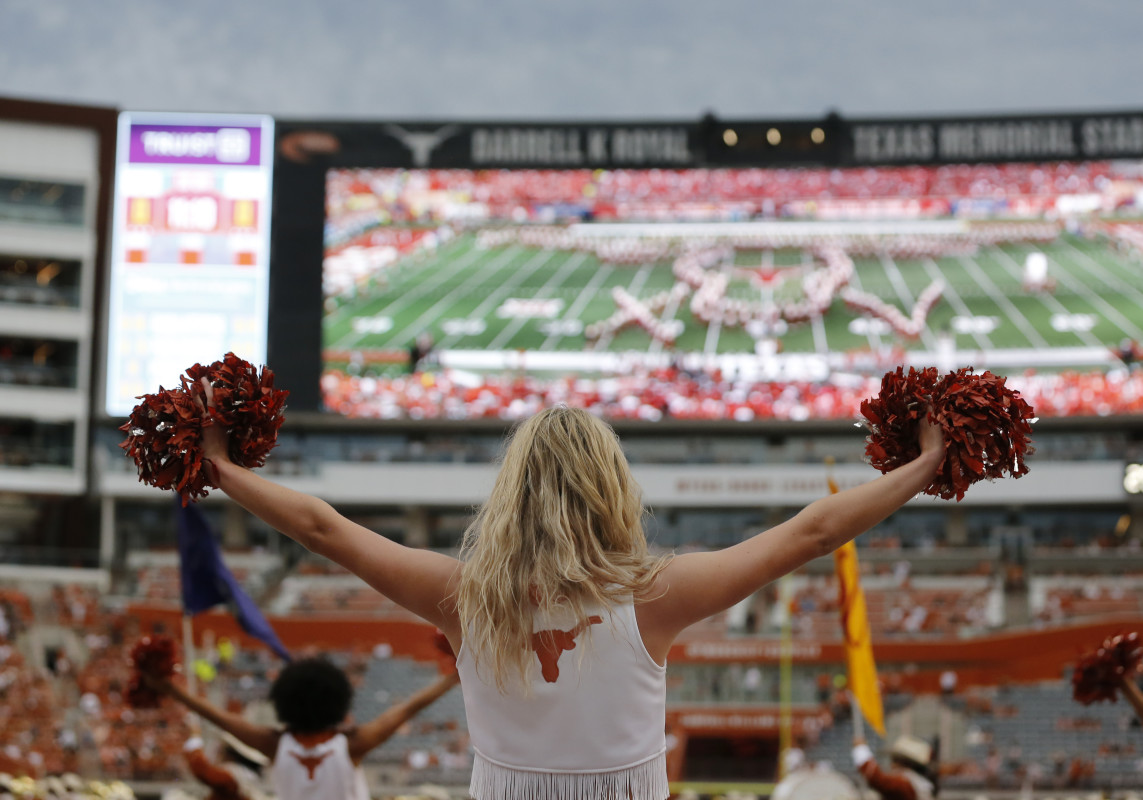 'Stunning' Texas Cheerleader Grabs Attention Before Week 1 Game
