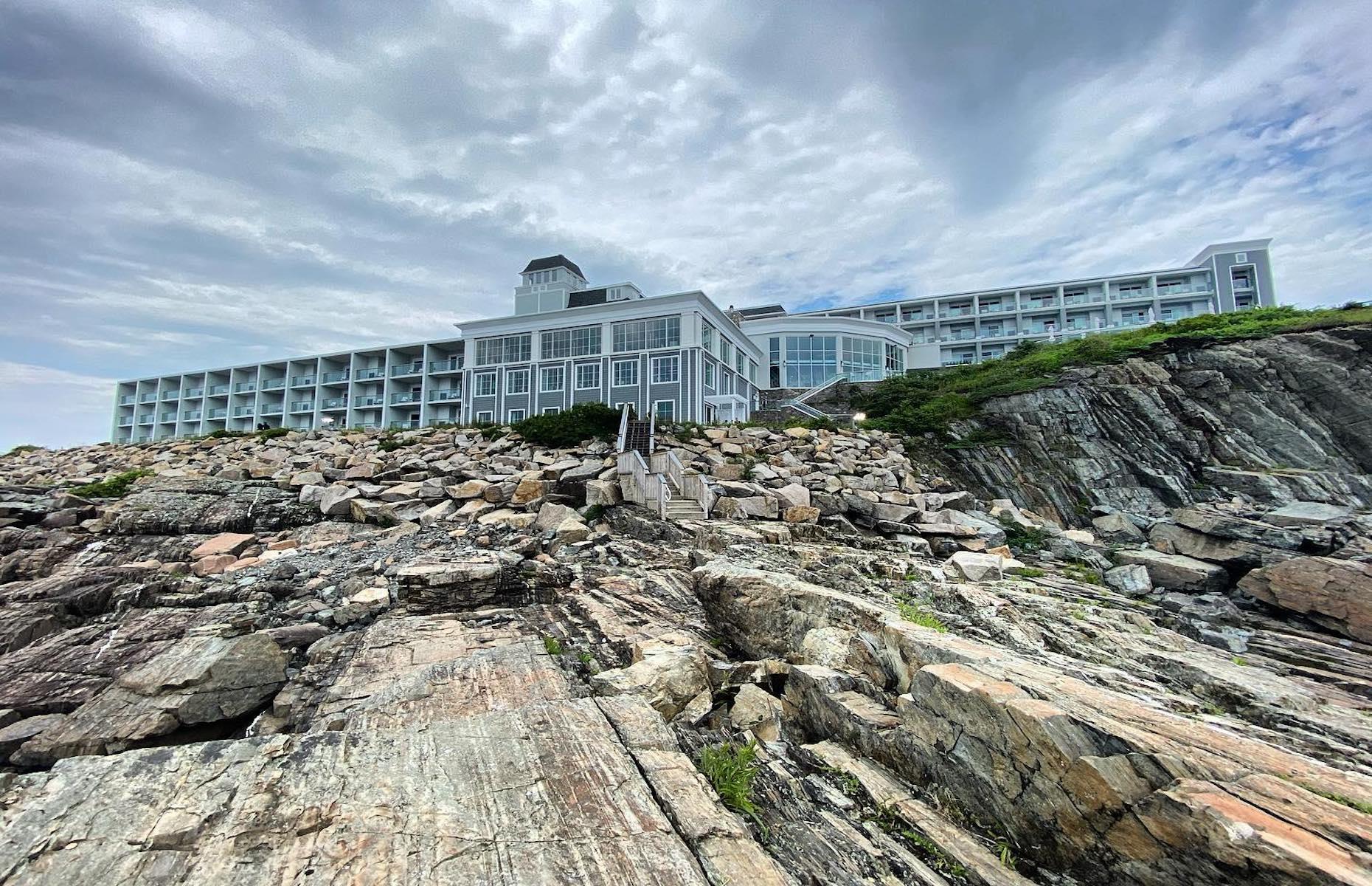 Breathtaking Clifftop Hotels In America, Around The World