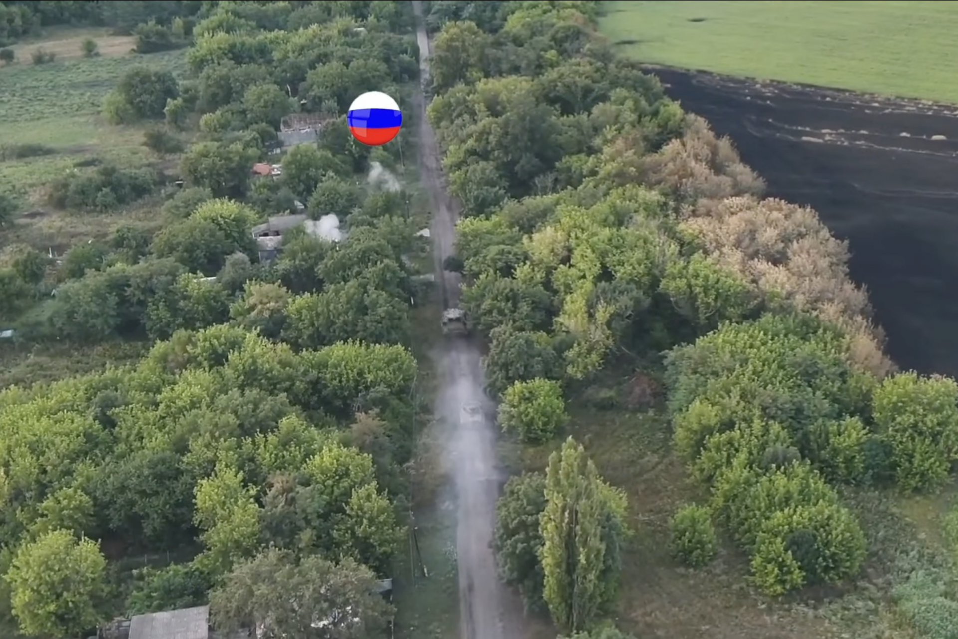 Frontline drama: Ukrainian tank faces off against Russian troops in ...