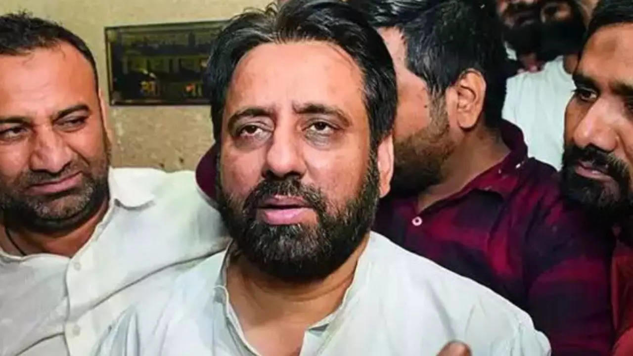 Delhi court sends AAP MLA Amanatullah Khan to 14-day judicial custody Delhi court sends AAP MLA Amanatullah Khan to 14-day judicial custody