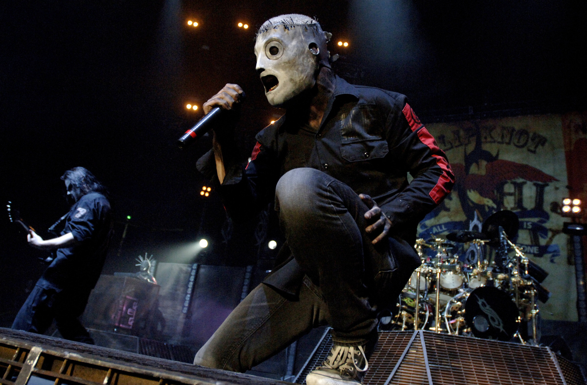 Bands that replaced their lead singer