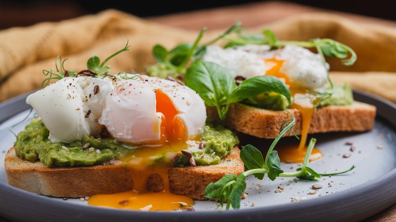 New To Making Eggs Benedict? Remember These Expert Tips