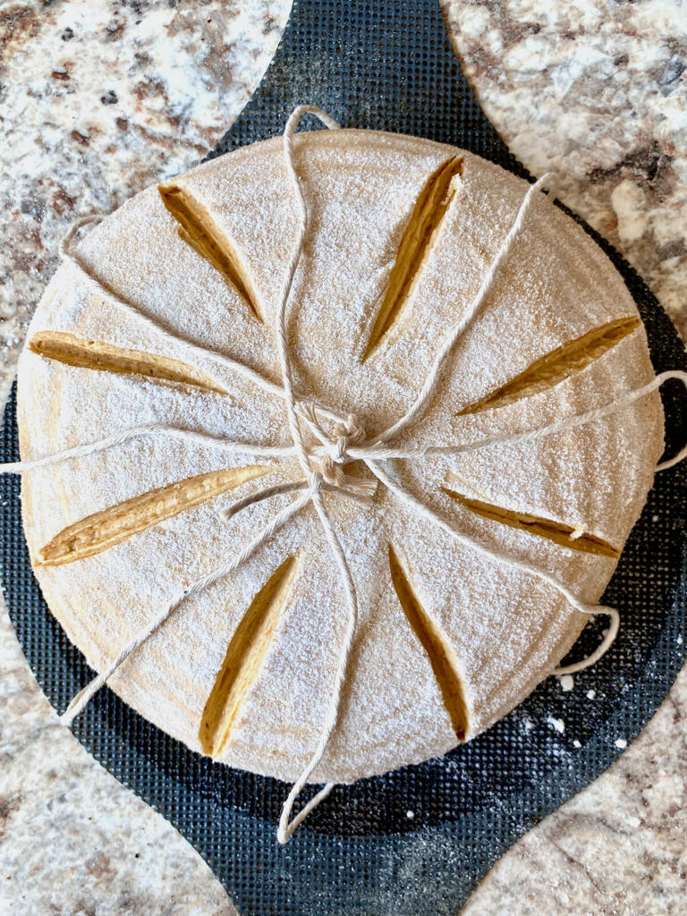 Pumpkin Sourdough Bread (Pumpkin-Shaped Sourdough Bread)