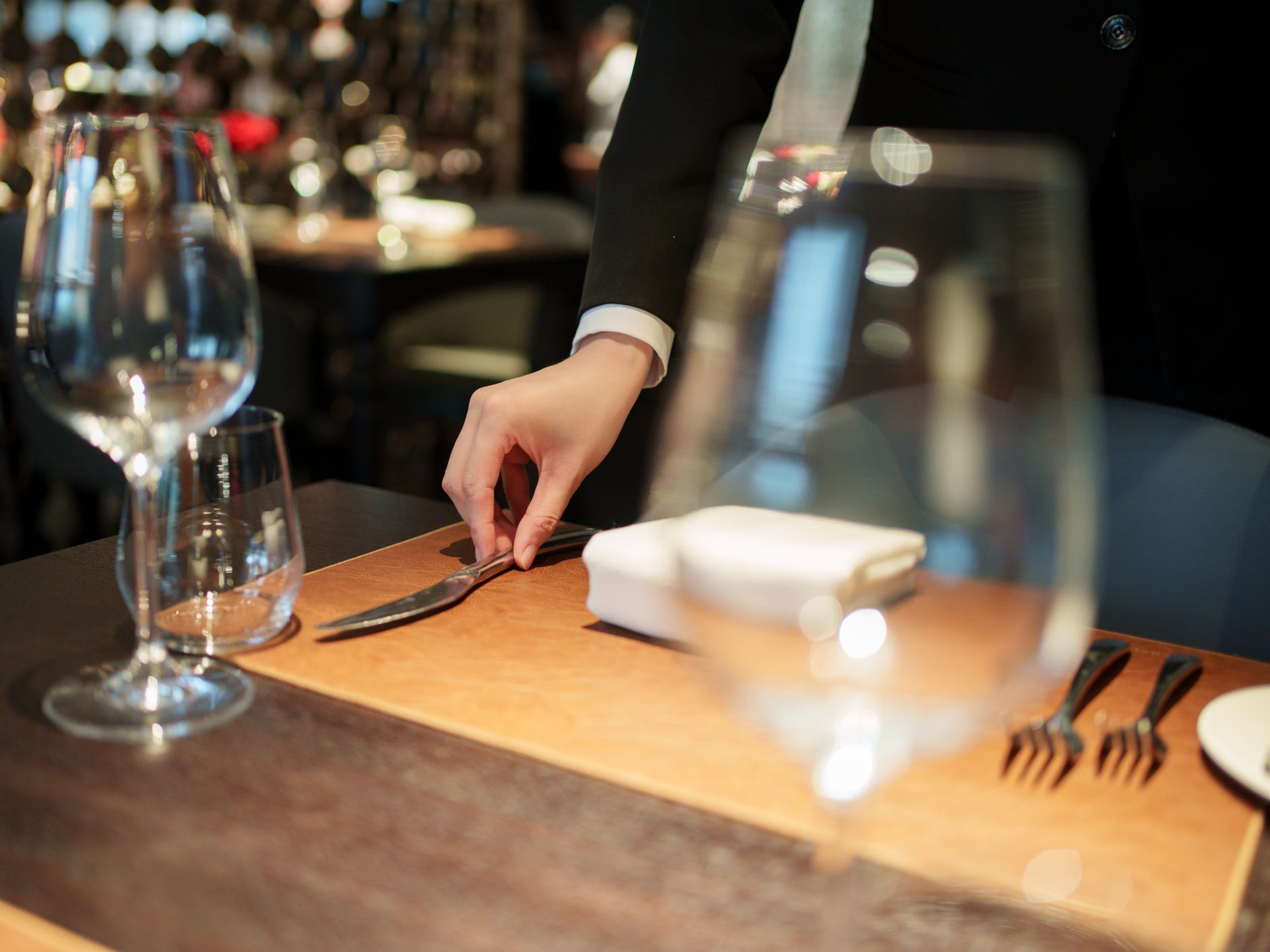 4 mistakes you should never make at a high-end restaurant, according to ...