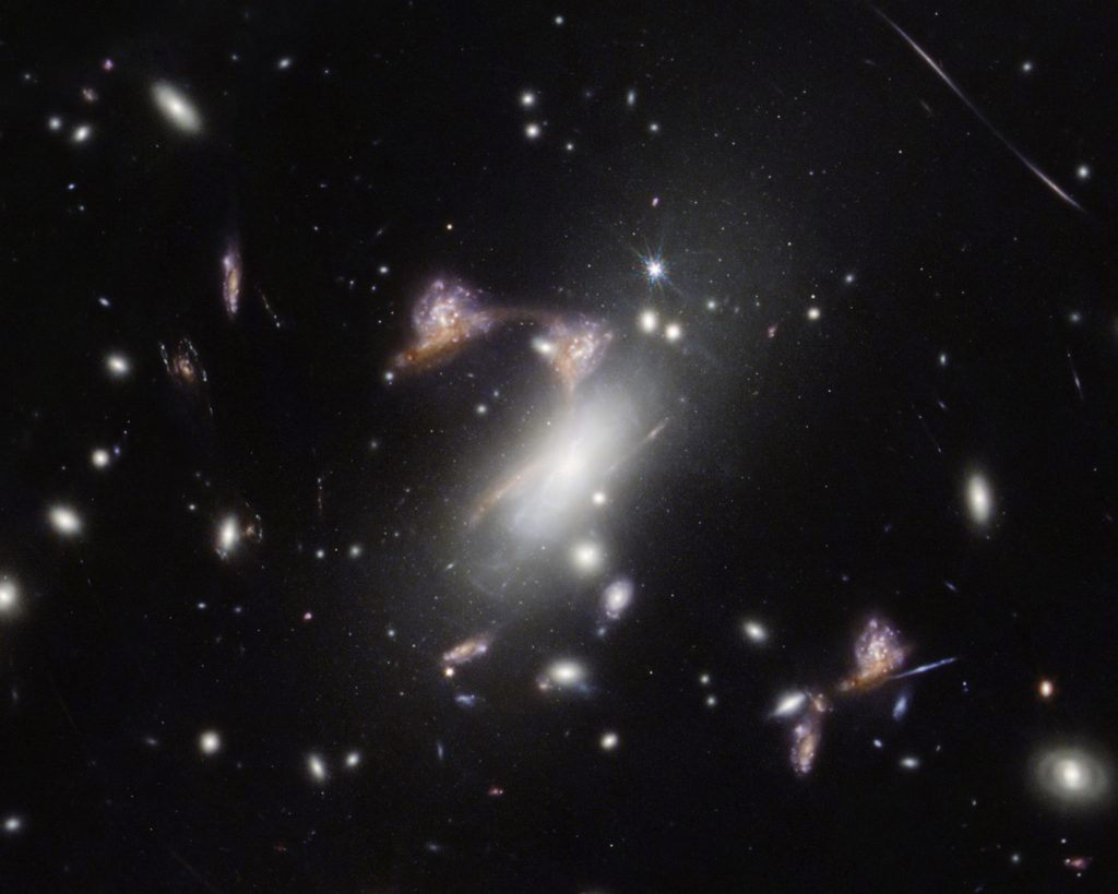 Scientists spot ‘cosmic question mark’ far, far away Scientists spot ‘cosmic question mark’ far, far away