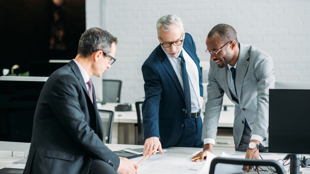 15 Sneaky Tricks Lazy Employees Use to Shine at Work