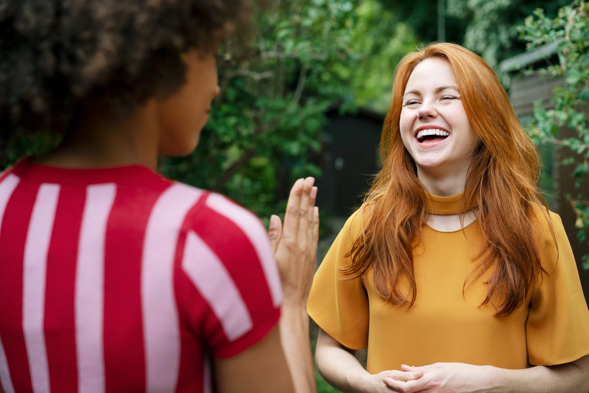 20 Ways to Be a Better Friend, According to Experts