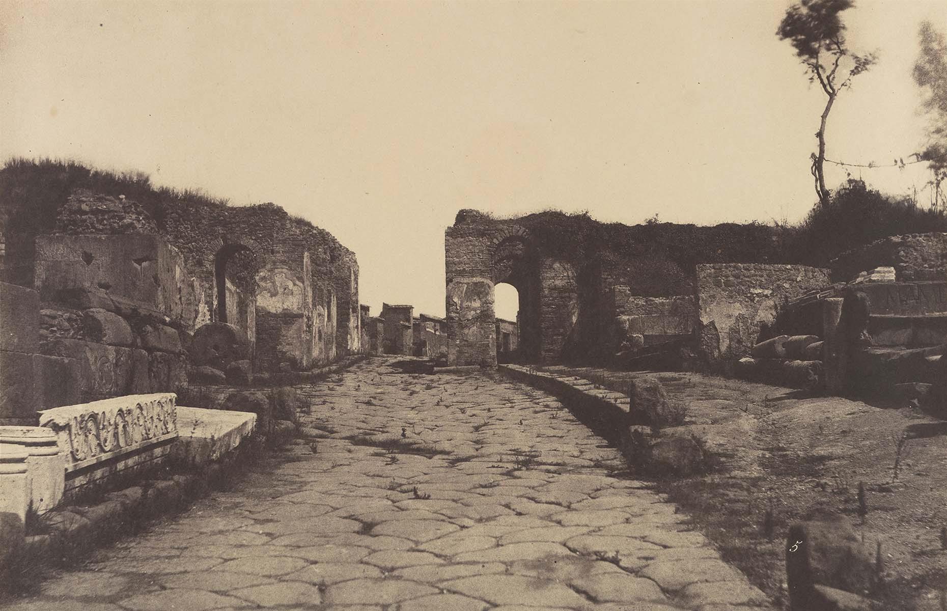 Historic archaeological digs revealed in fascinating black-and-white photos