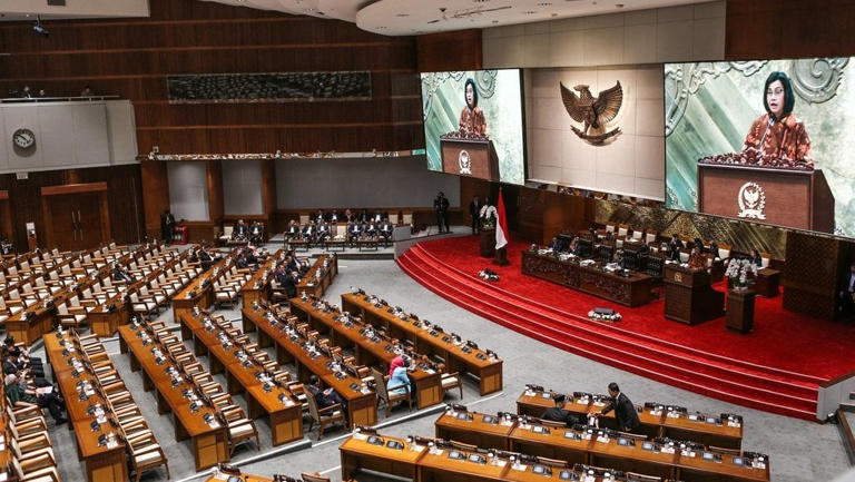 DPR Sahkan Iffa Rosita sebagai Anggota KPU Pengganti Hasyim DPR Sahkan Iffa Rosita sebagai Anggota KPU Pengganti Hasyim