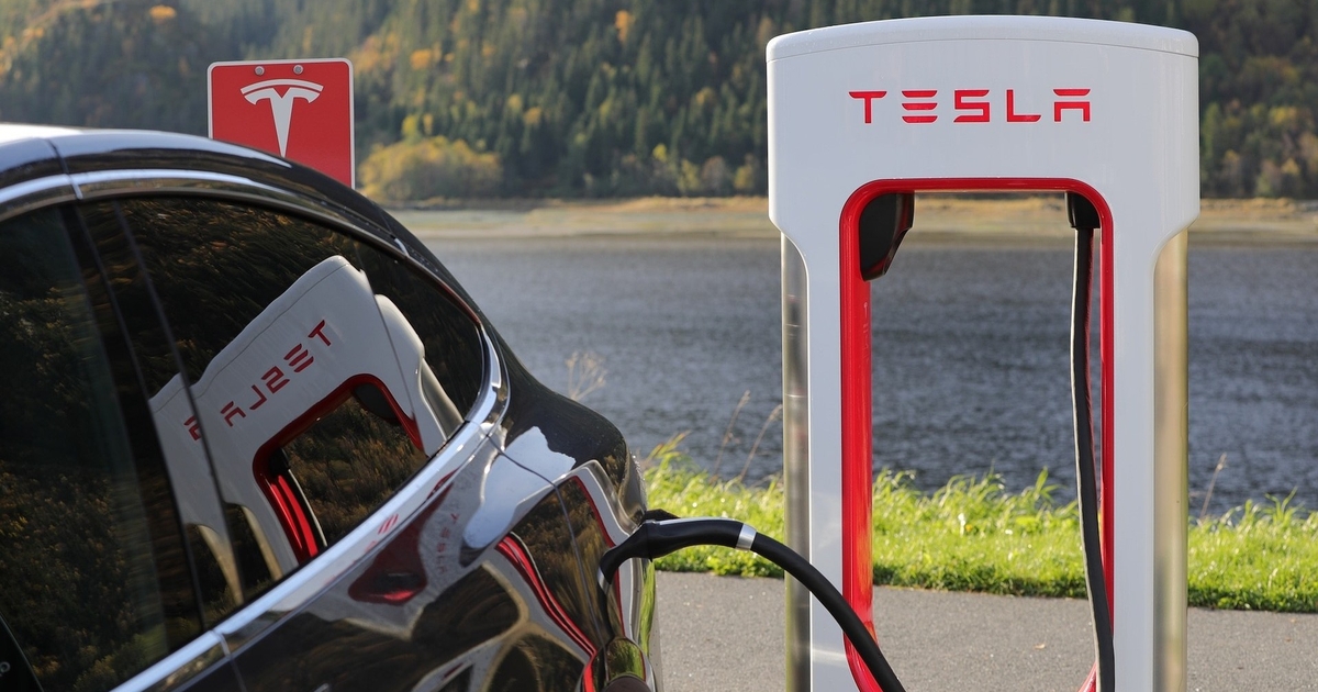 Tesla Wireless Charging System One Step Closer to Reality