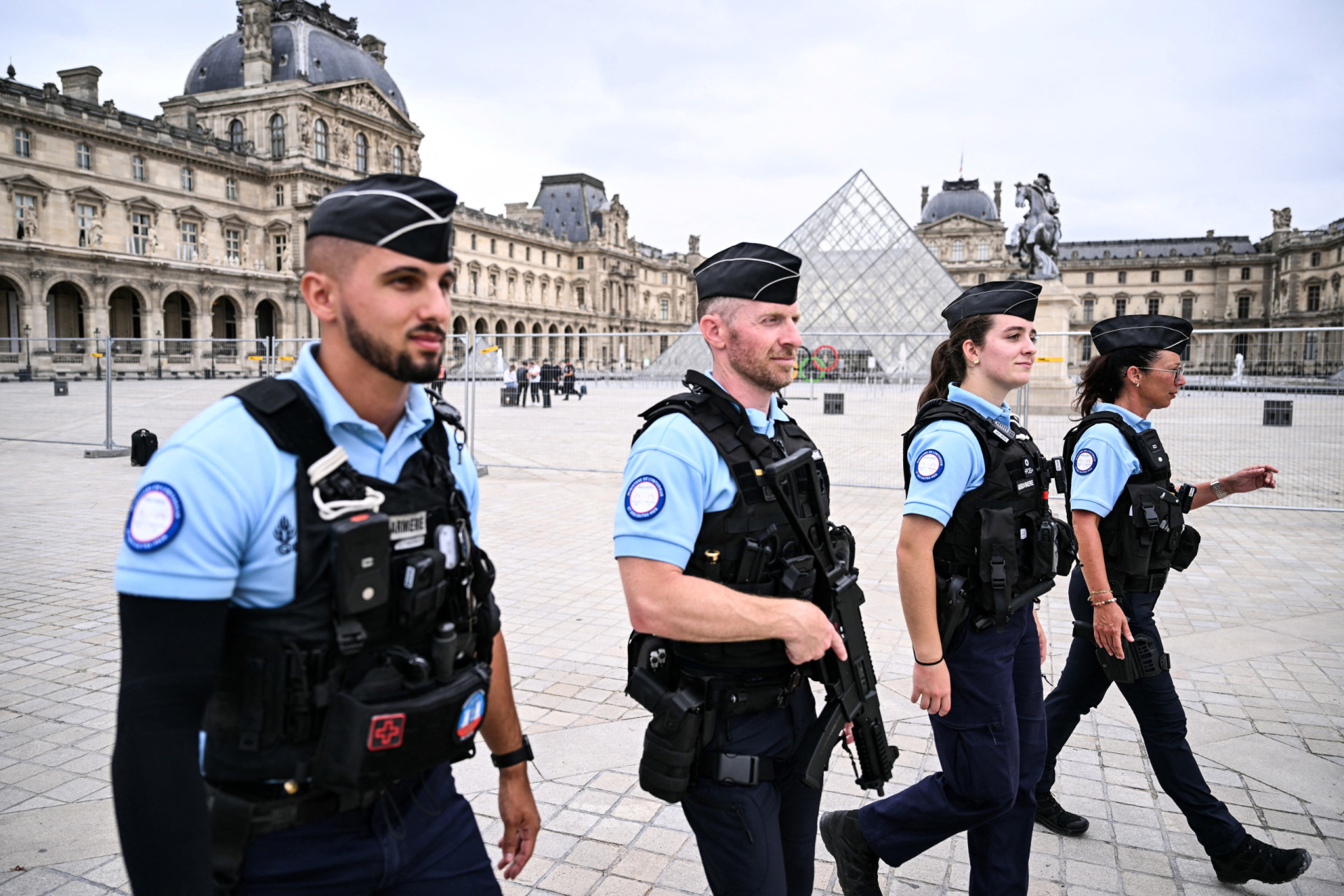 Tour du monde des uniformes de la police