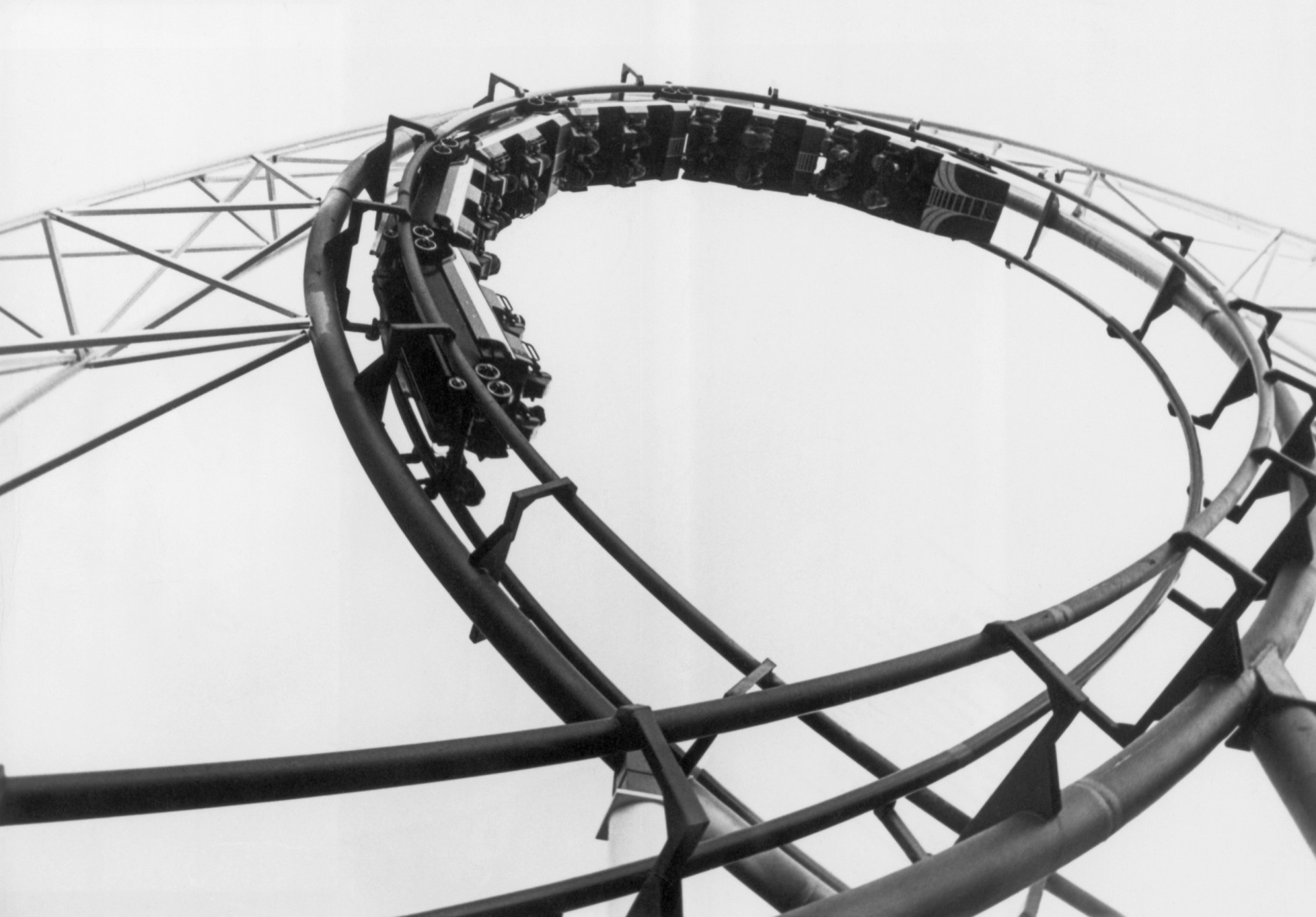 Why roller coaster loops aren’t circular