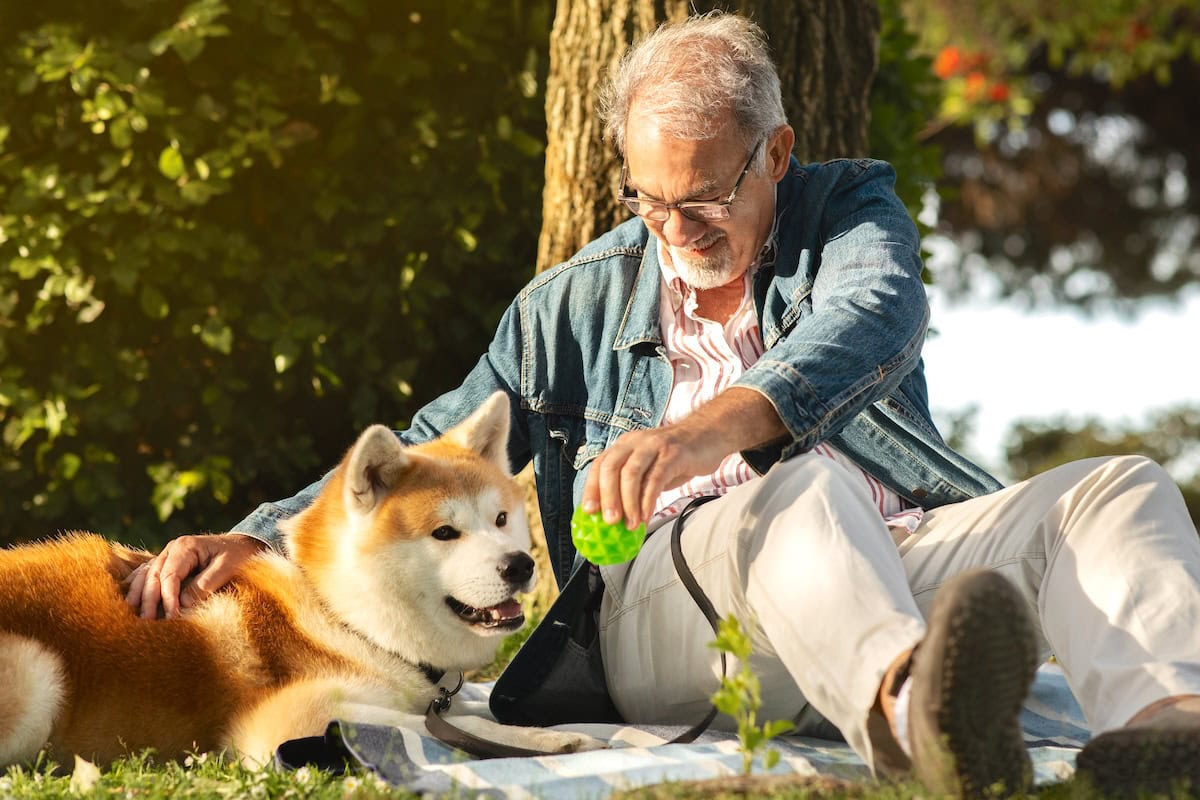 Should Retirees Get Pets? 5 Poignant Pros and Cons to Consider