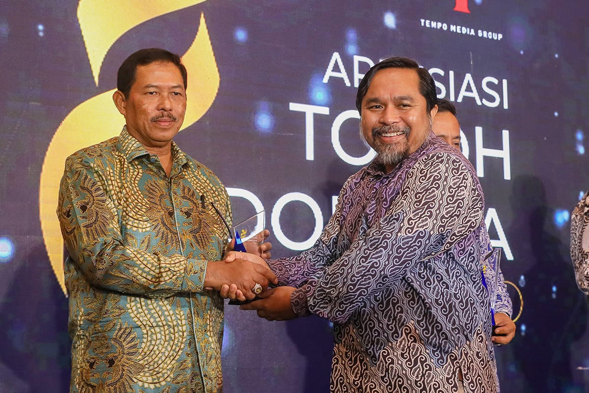 Pj Gubernur Jateng Nana Sudjana Terima Penghargaan Bidang Ketahanan ... Pj Gubernur Jateng Nana Sudjana Terima Penghargaan Bidang Ketahanan ...