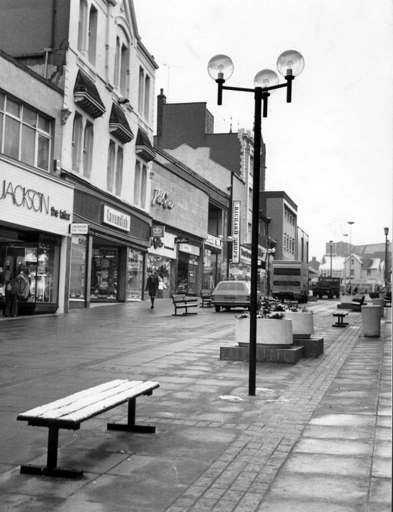 I love these prominent retro pictures of 1970s Blackpool which focus on ...