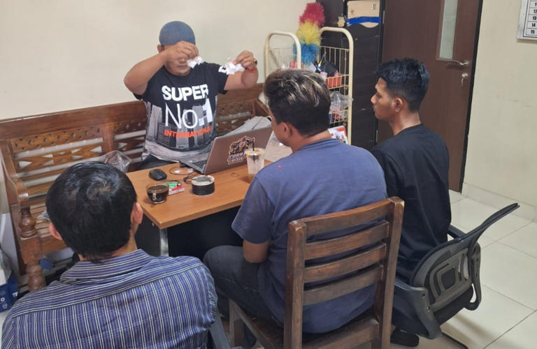 Polisi Tangkap Dua Pengedar Narkoba di Sukoharjo Polisi Tangkap Dua Pengedar Narkoba di Sukoharjo