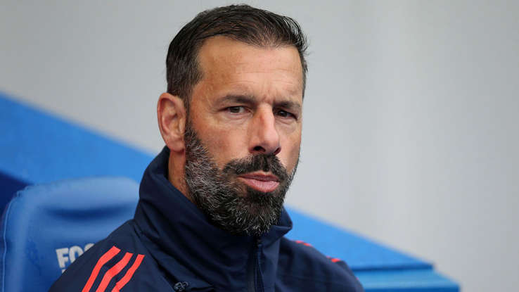 Ruud van Nistelrooij heeft zijn eerste aankoop genoteerd: hij komt van ... Ruud van Nistelrooij heeft zijn eerste aankoop genoteerd: hij komt van ...
