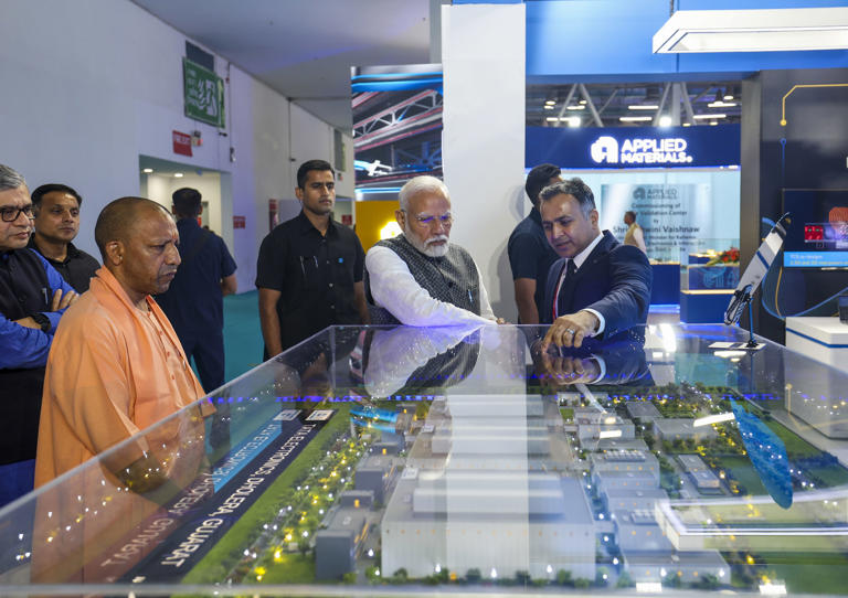 UP to clear investment proposal worth Rs 10 lakh cr soon, offer 25 pc ... UP to clear investment proposal worth Rs 10 lakh cr soon, offer 25 pc ...
