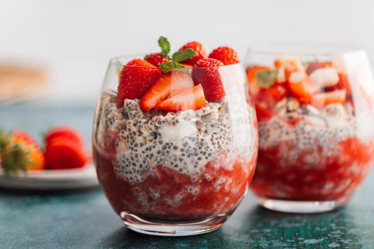 Chia Seed Water: Benefits, Drawbacks and How to Make It
