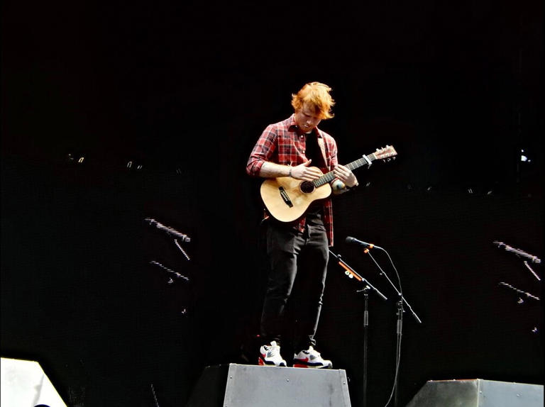 Ed Sheeran injured during concert (VIDEO) Ed Sheeran injured during concert (VIDEO)