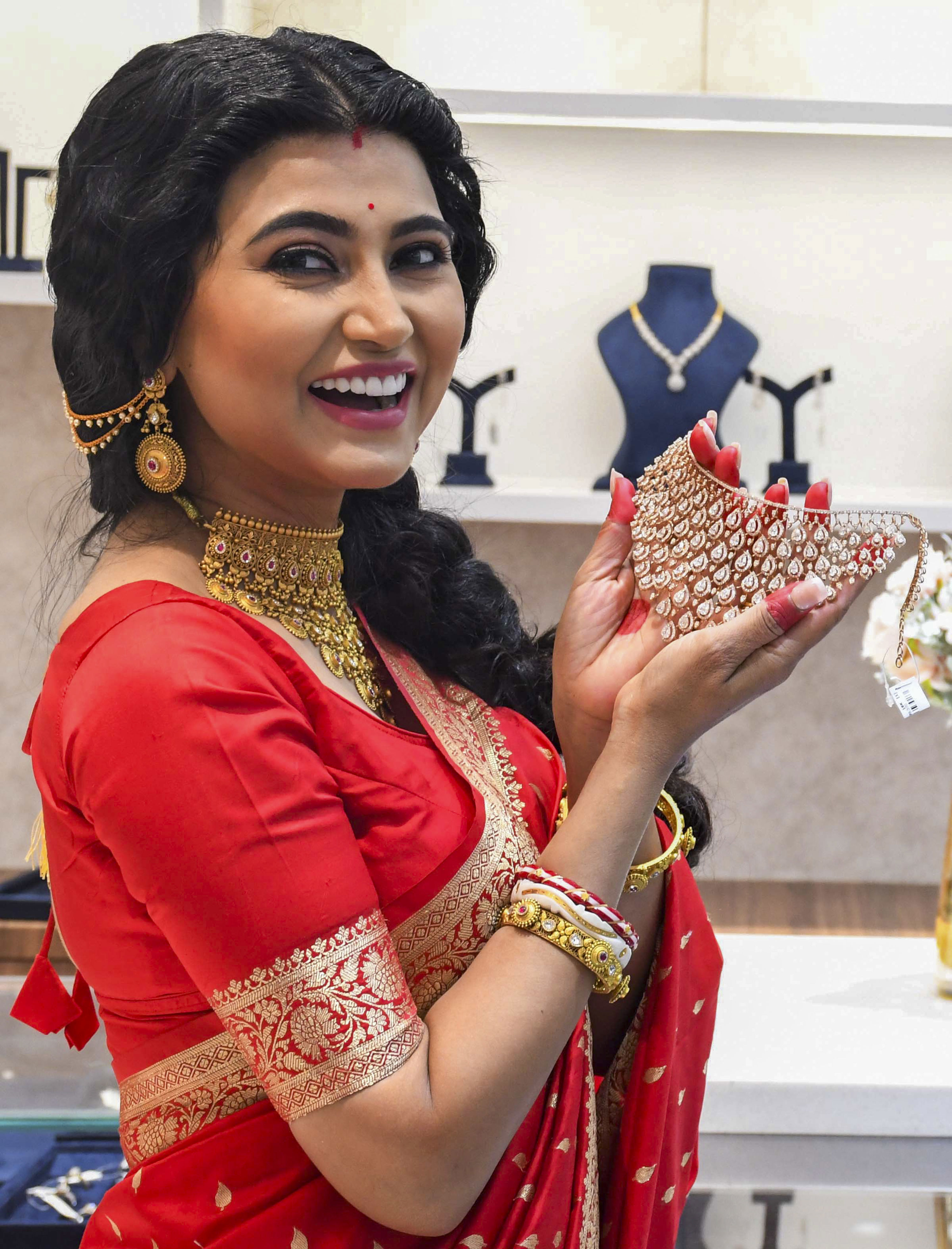 Gold prices scale yet another peak of Rs 83,800 per 10 grams