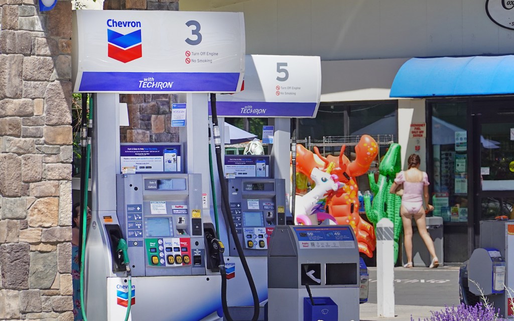 LA, OC Gas Prices Holding Steady