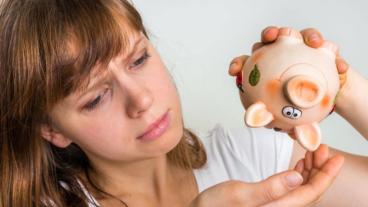 Money warning signs people can't ignore