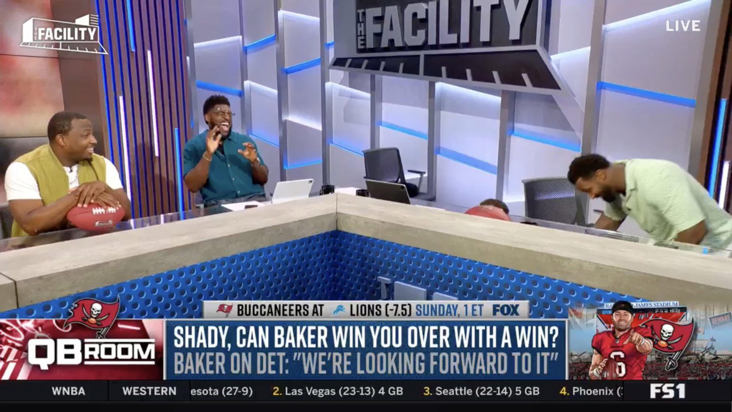 Earthquake interrupts football show live on air Earthquake interrupts football show live on air