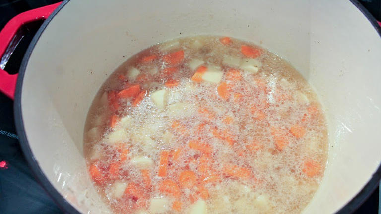 This Homemade Chicken Pot Pie Is An Old-timey Recipe That's Comfort ...