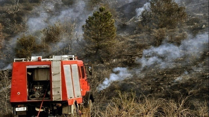 Πυρκαγιά ξέσπασε στη Σαλαμίνα