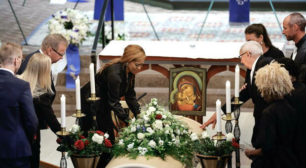 Sven Goran Eriksson, folla commossa ai funerali nella sua Torsby. David ... Sven Goran Eriksson, folla commossa ai funerali nella sua Torsby. David ...