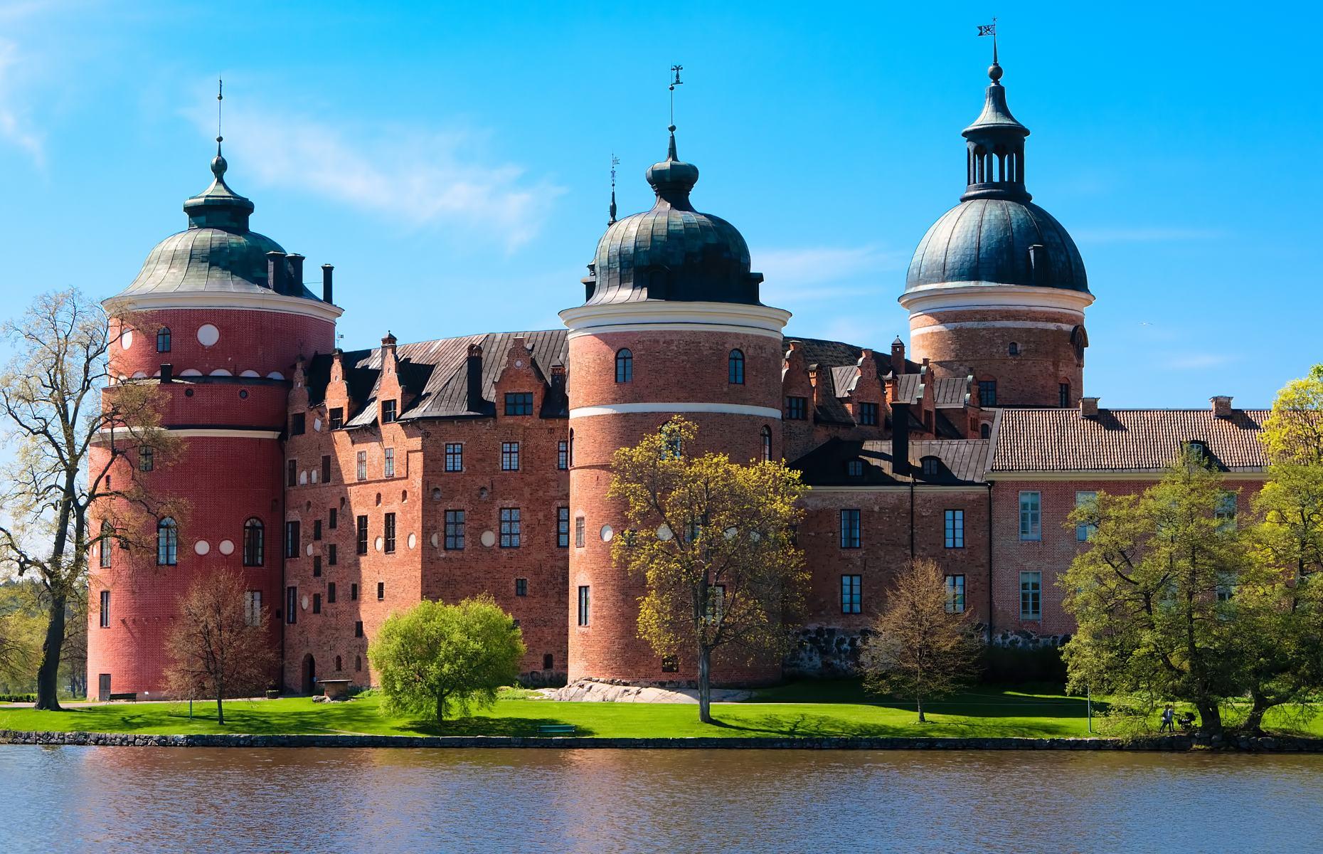 The world's most beautiful forgotten castles