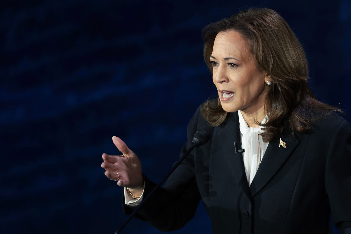 Fact Check: Posts Claim Harris and ABC Debate Moderator Linsey Davis ... Fact Check: Posts Claim Harris and ABC Debate Moderator Linsey Davis ...