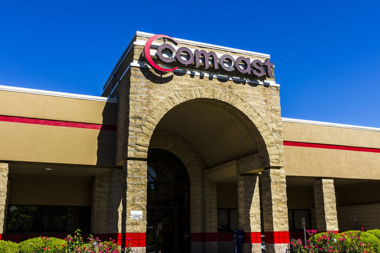 Comcast (CMCSA) stock holds neutral rating amid broadband losses