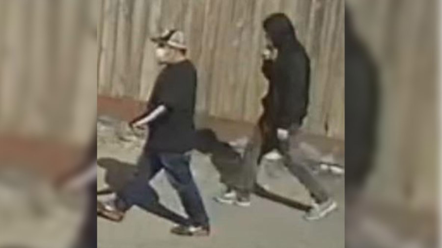 2 suspects wanted in KFC parking lot robbery, assault, Fresno Police say 2 suspects wanted in KFC parking lot robbery, assault, Fresno Police say