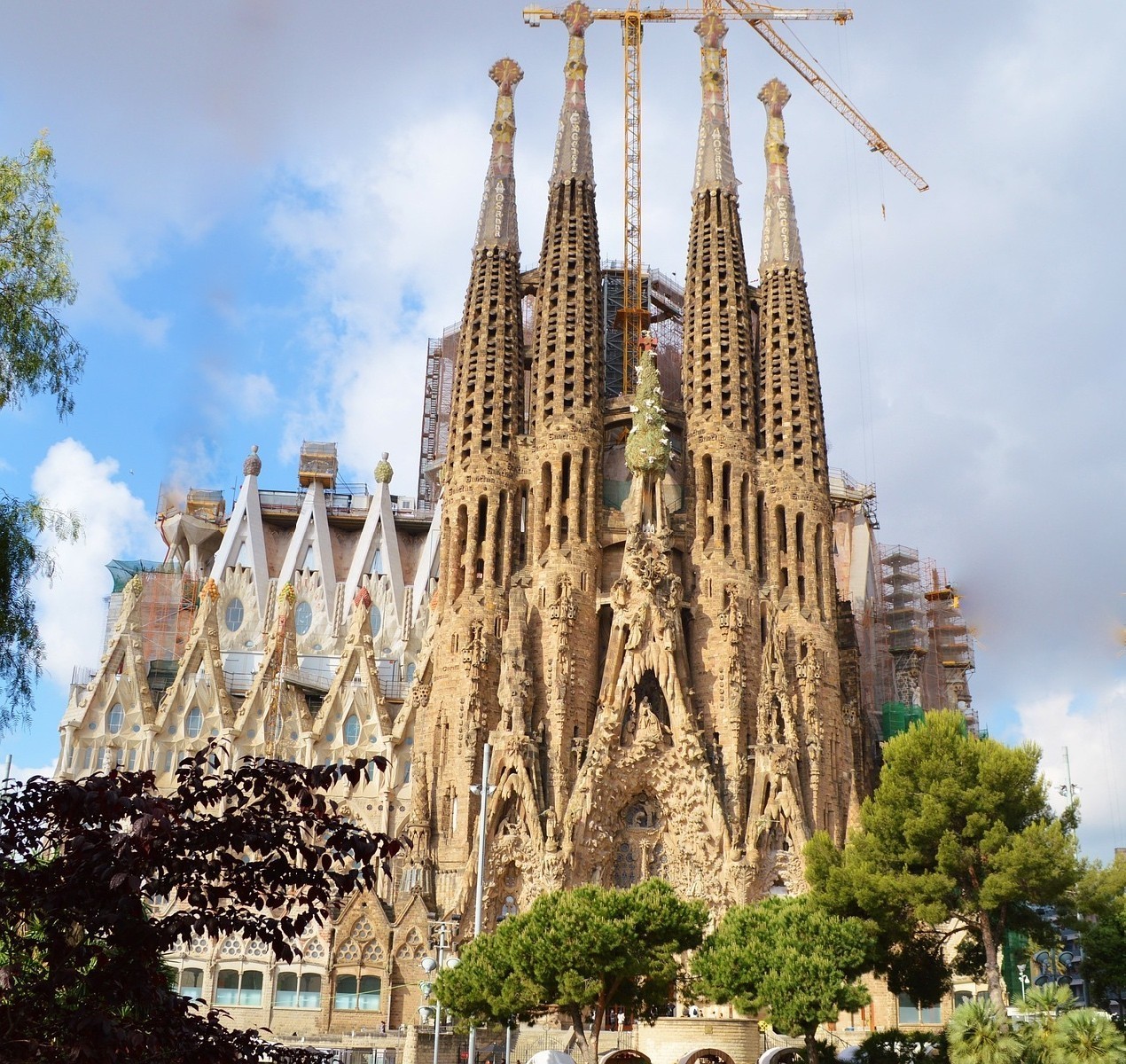 20 famous buildings that were never completed