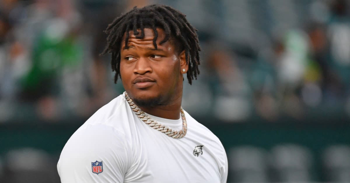 Jalen Carter confronted by Nick Sirianni after being fired up on the ... Jalen Carter confronted by Nick Sirianni after being fired up on the ...