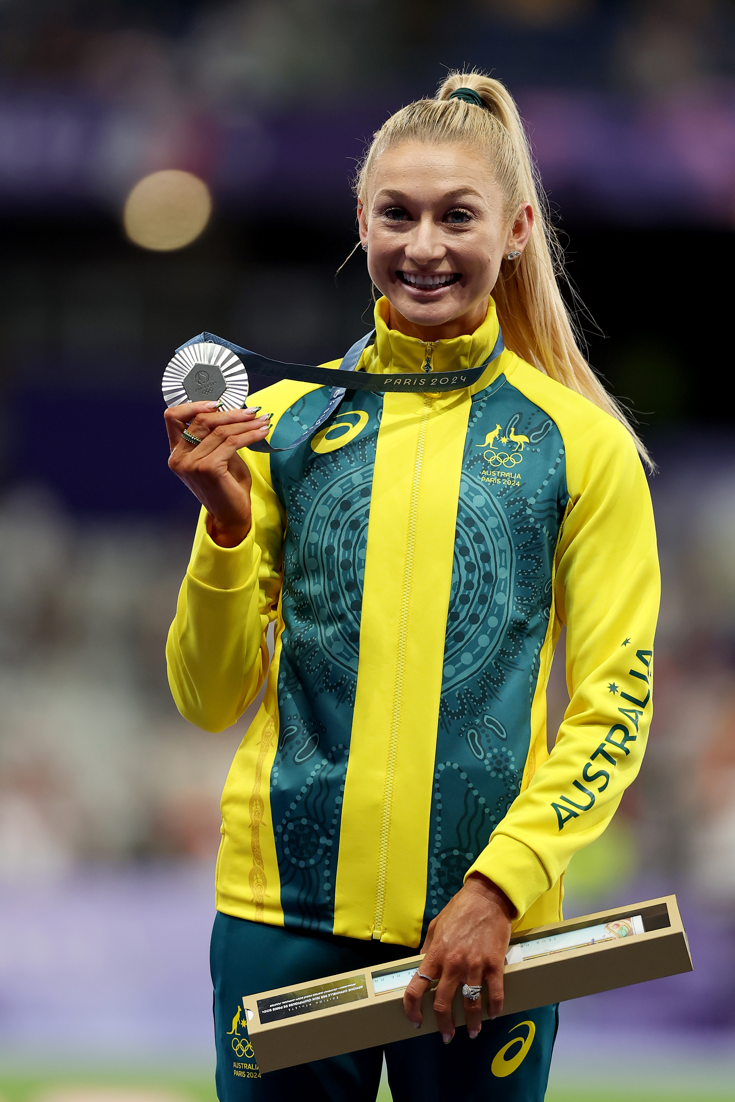 Australian runner Jessica Hull in images