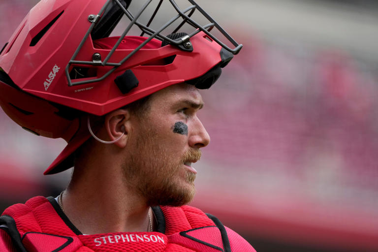 Broken thumb lands Cincinnati Reds catcher Tyler Stephenson on injured list