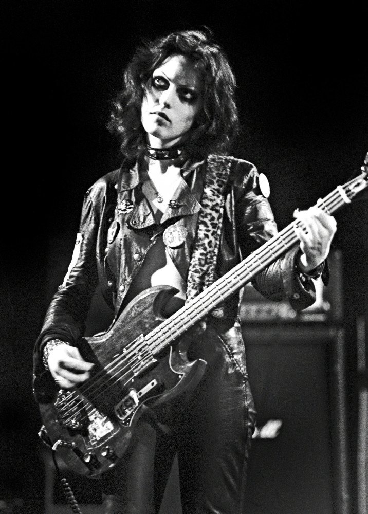 The greatest female bass players of all time