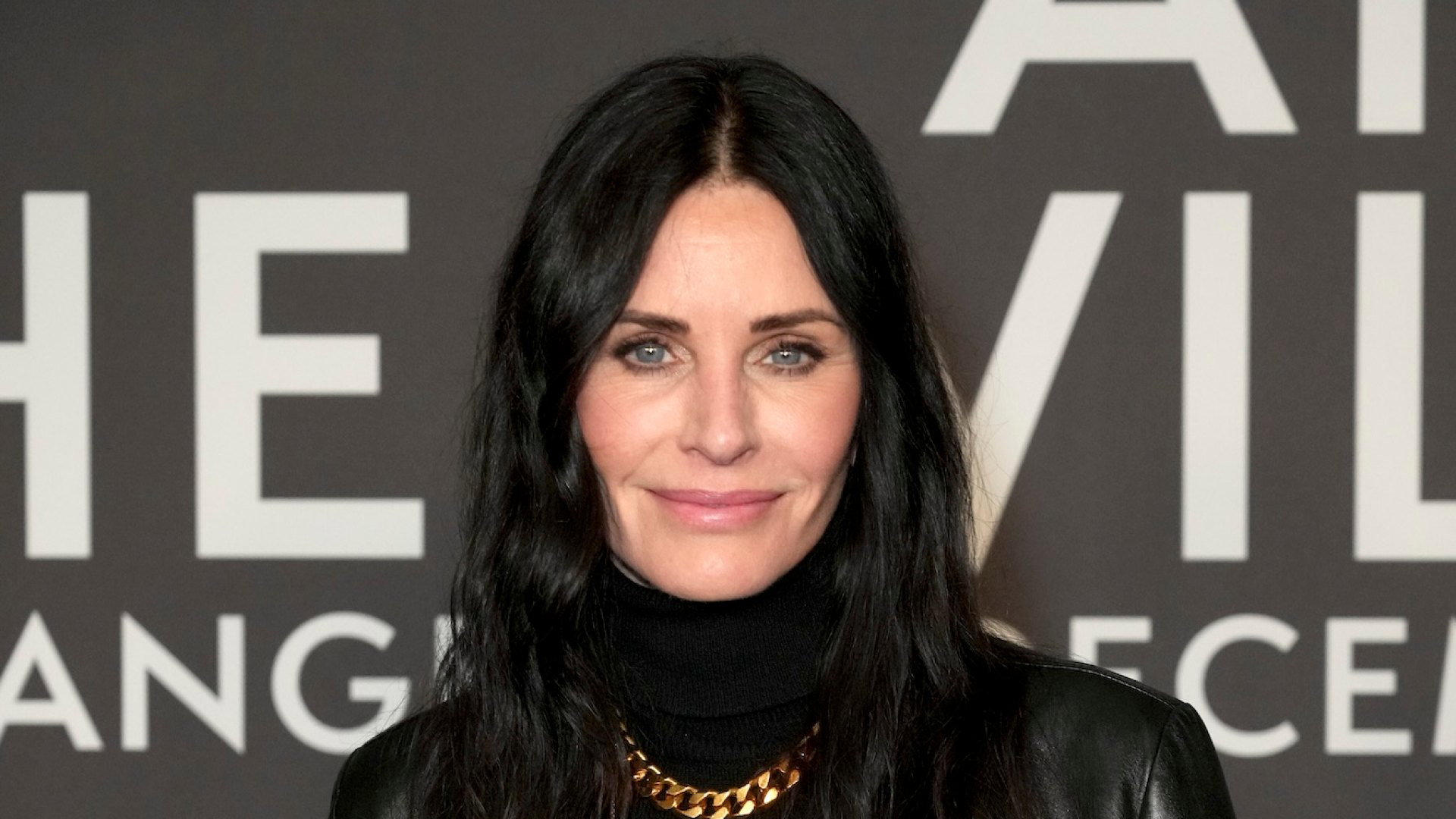 Courteney Cox Honors Matthew Perry on 1-Year Anniversary of His Death Courteney Cox Honors Matthew Perry on 1-Year Anniversary of His Death