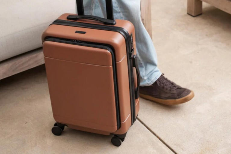 CALPAK vs. Samsonite: We Tested Both to Find Out Which is Better
