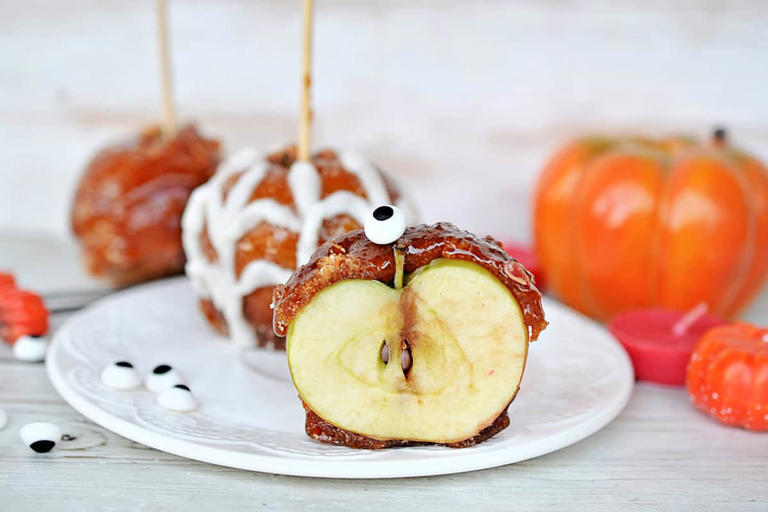 Spiderweb Halloween Caramel Apples