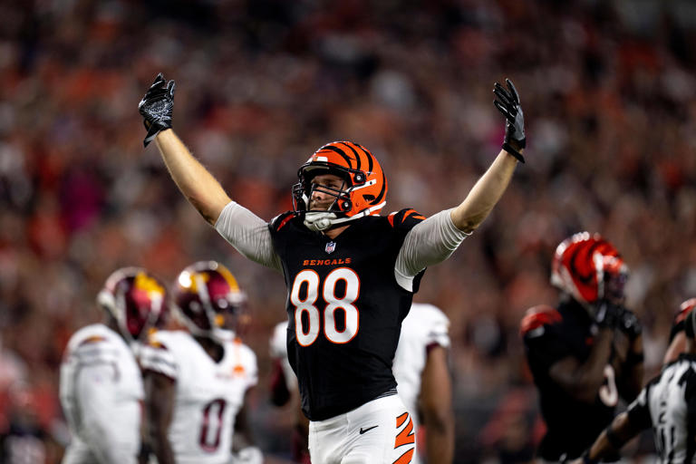 Bengals give tight end Mike Gesicki a contract extension