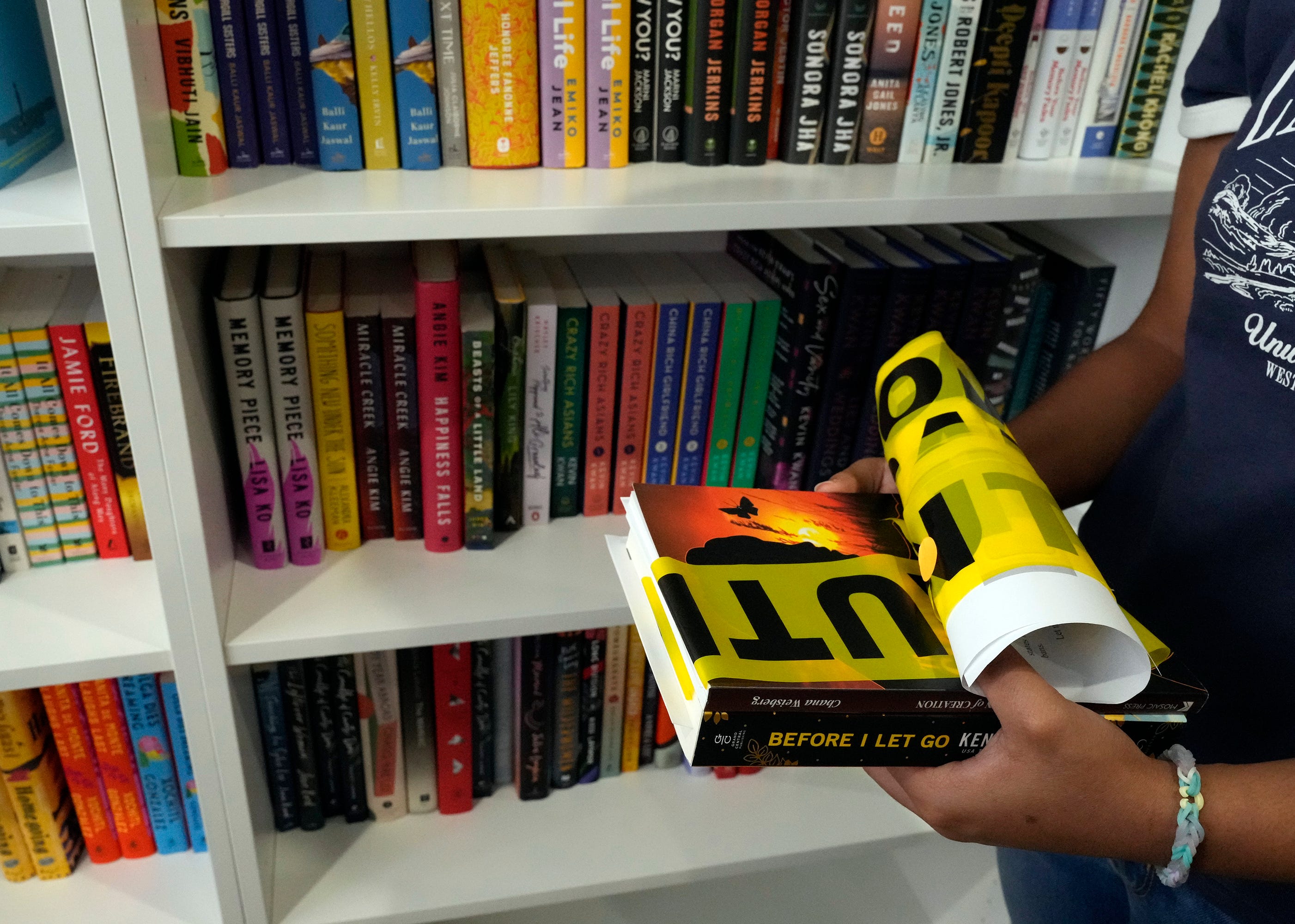 Parents fight dismissal of lawsuit on Florida’s book ban policies