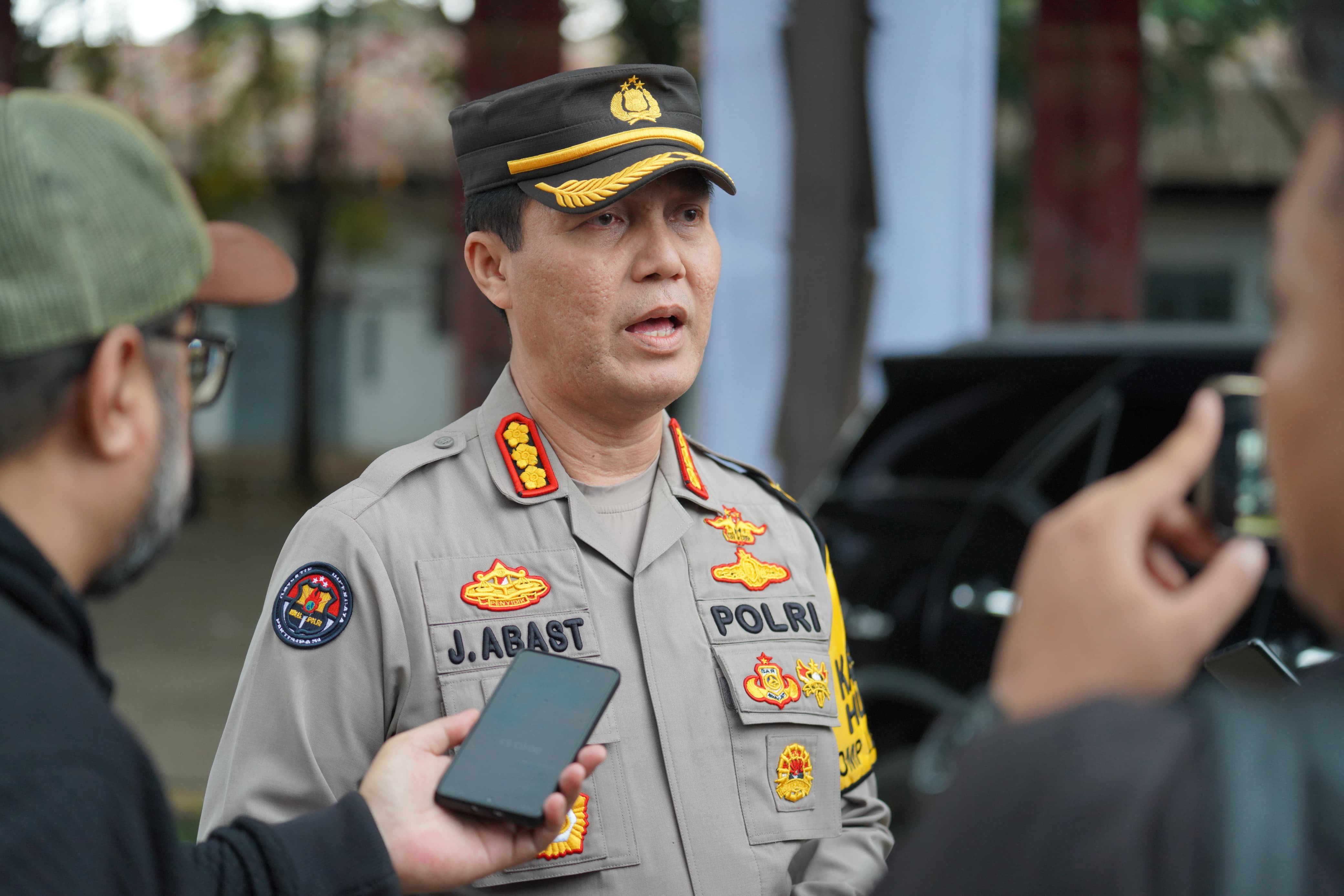 Hasil Olah TKP Laka Cipularang: Truk Trailer Hino Pakai Gigi 5 Sebelum ... Hasil Olah TKP Laka Cipularang: Truk Trailer Hino Pakai Gigi 5 Sebelum ...