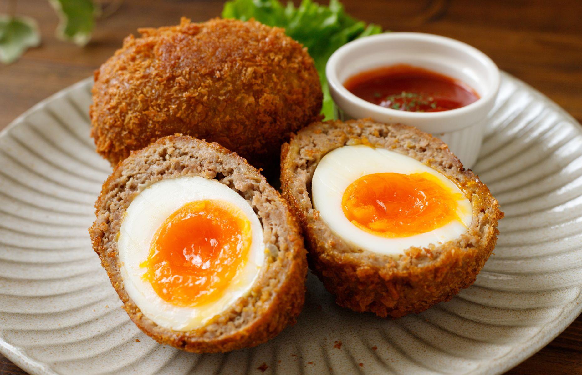 44 delicious local foods to try in the UK at least once