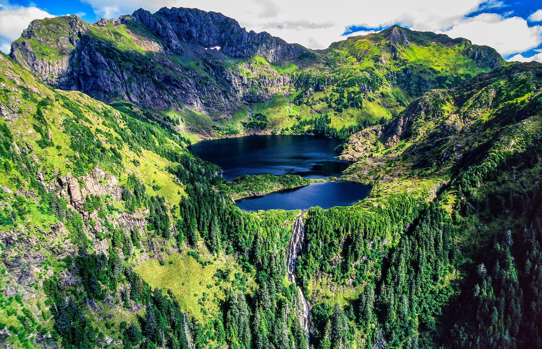 30 of Canada's most beautiful natural wonders to see before you die