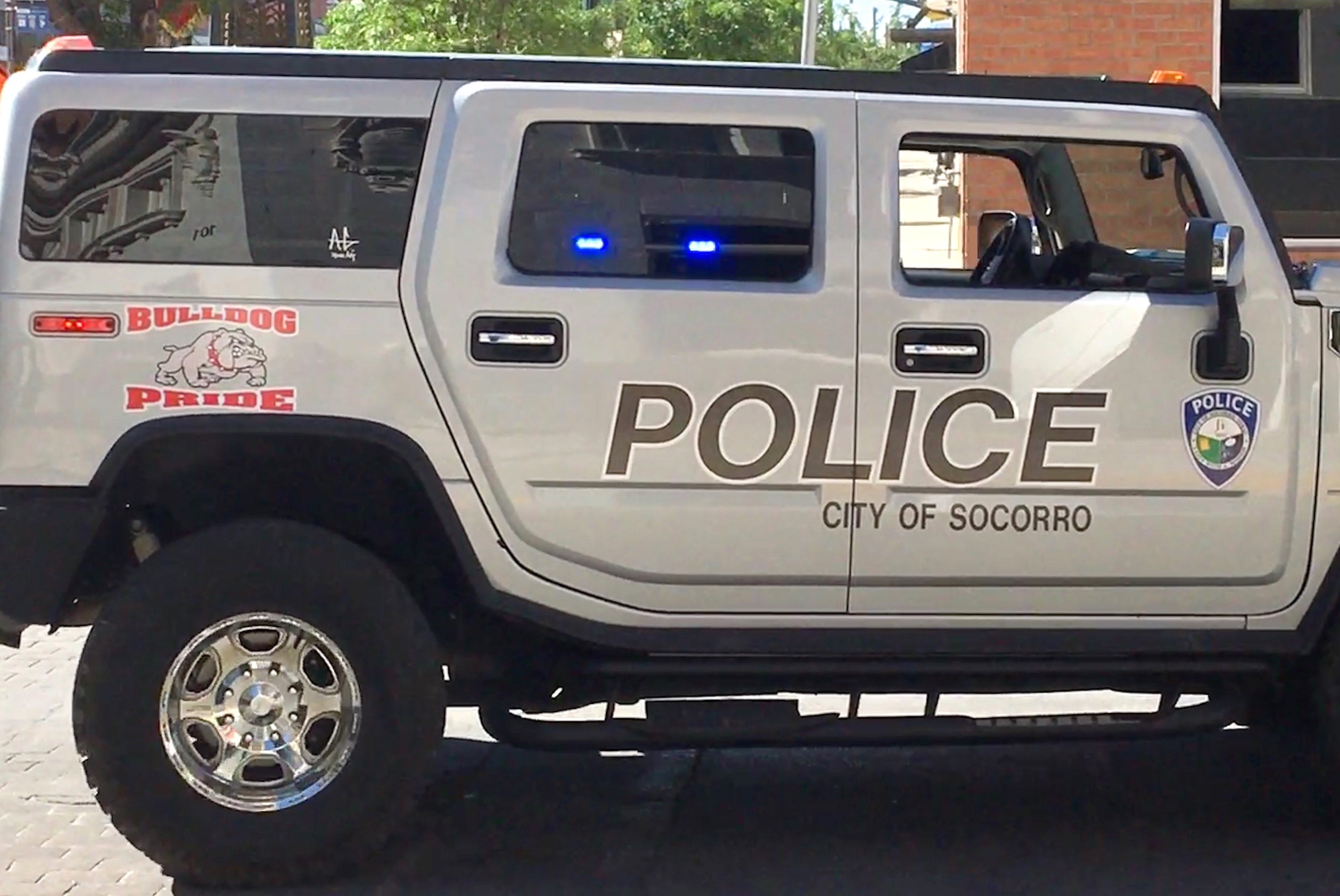 2 arrested in Socorro police smoke shop standoff, assault